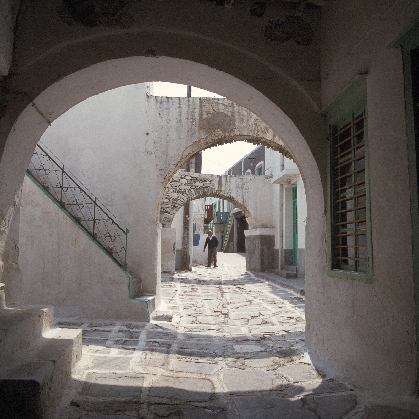 Λαβράκι και μπλου τζίν καμπάνα: Η ζωή των ψαράδων της Πάρου το '70 | LiFO